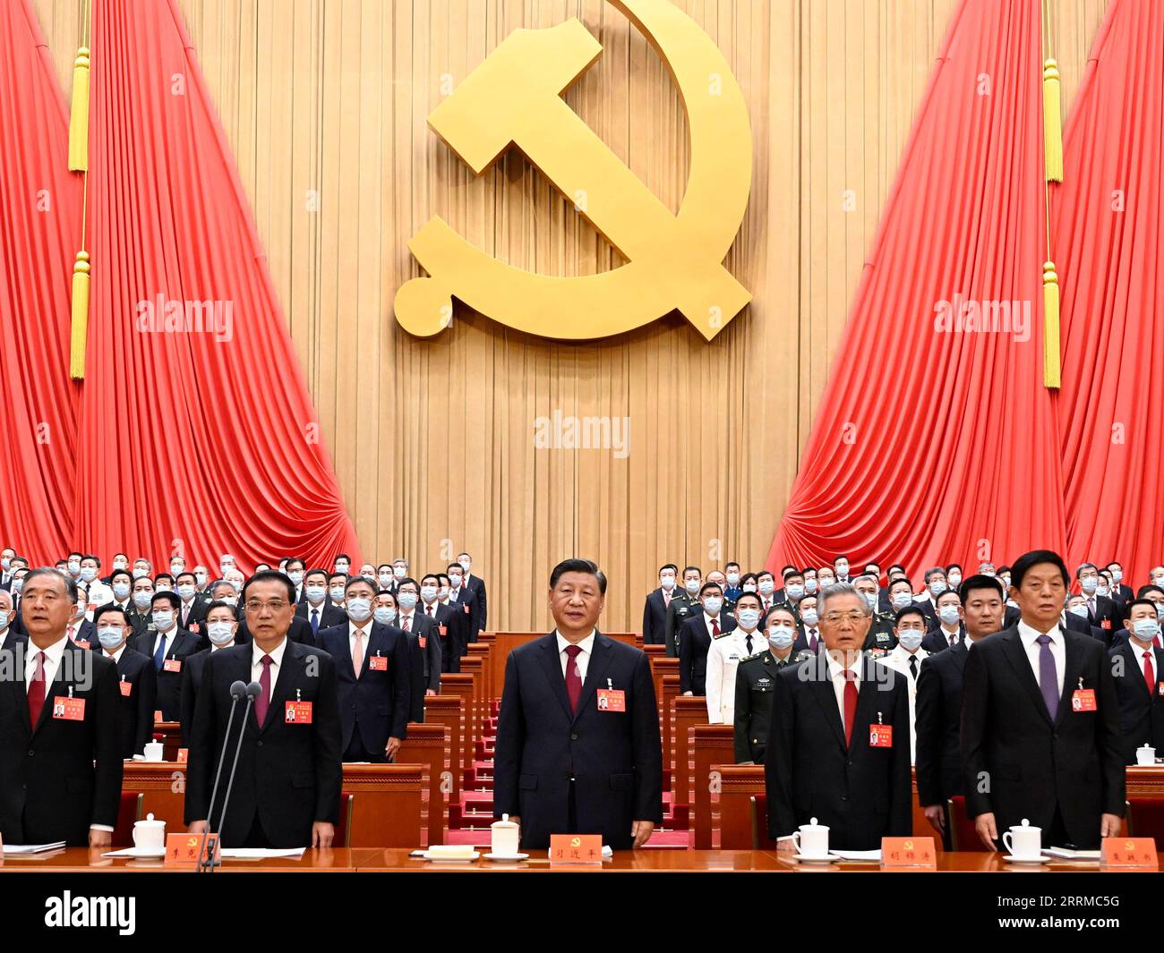 221016 -- BEIJING, Oct. 16, 2022 -- Xi Jinping, Li Keqiang, Li Zhanshu ...