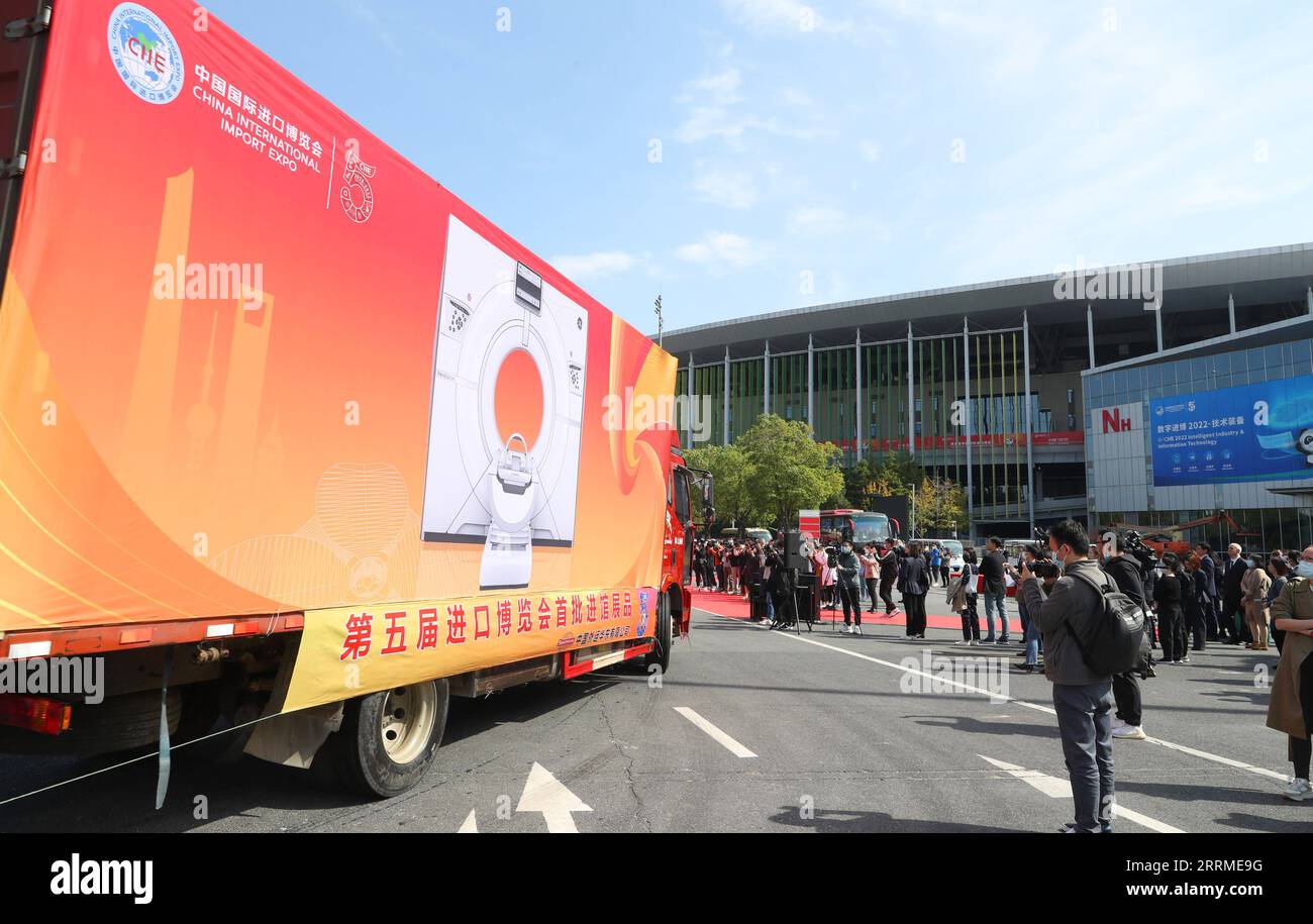 221024 -- SHANGHAI, Oct. 24, 2022 -- This photo taken on Oct. 24, 2022 ...