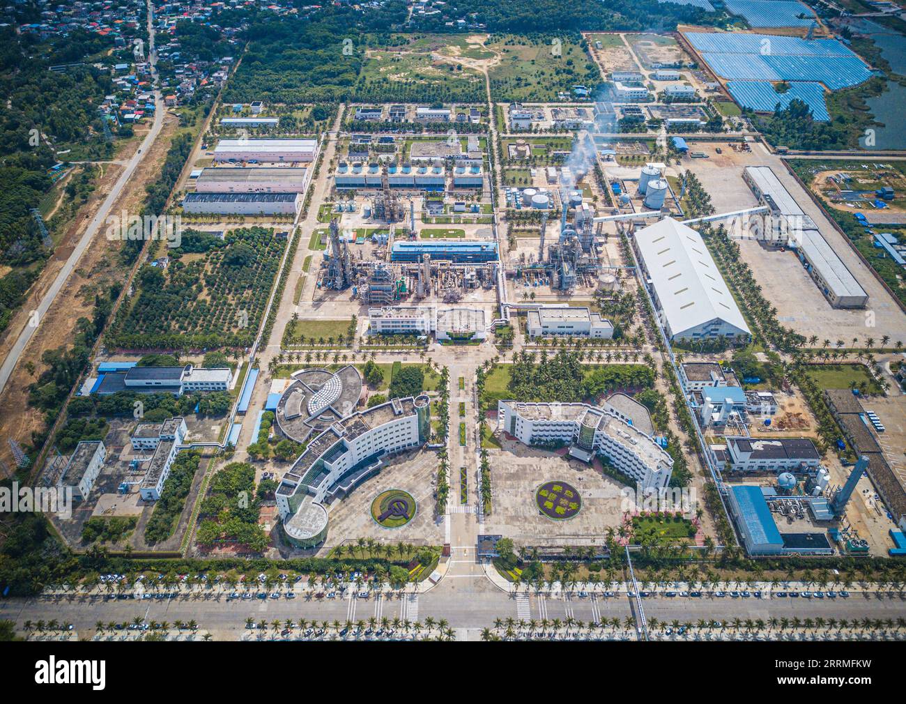 221026 -- DONGFANG, Oct. 26, 2022 -- This aerial photo taken on Oct. 20 ...