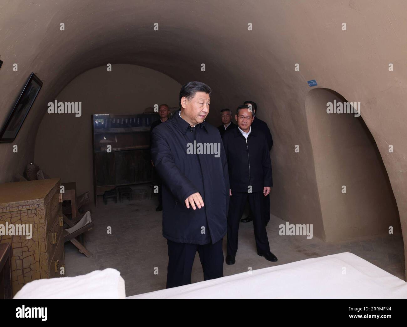 221027 -- YAN AN, Oct. 27, 2022 -- Xi Jinping visits a former residence ...