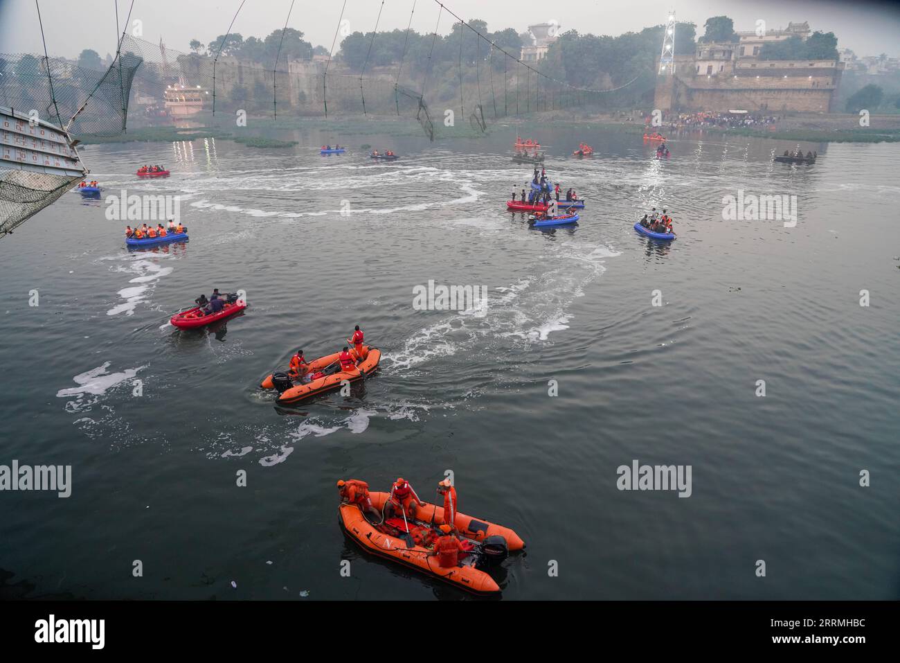 India bridge collapse hi-res stock photography and images - Alamy