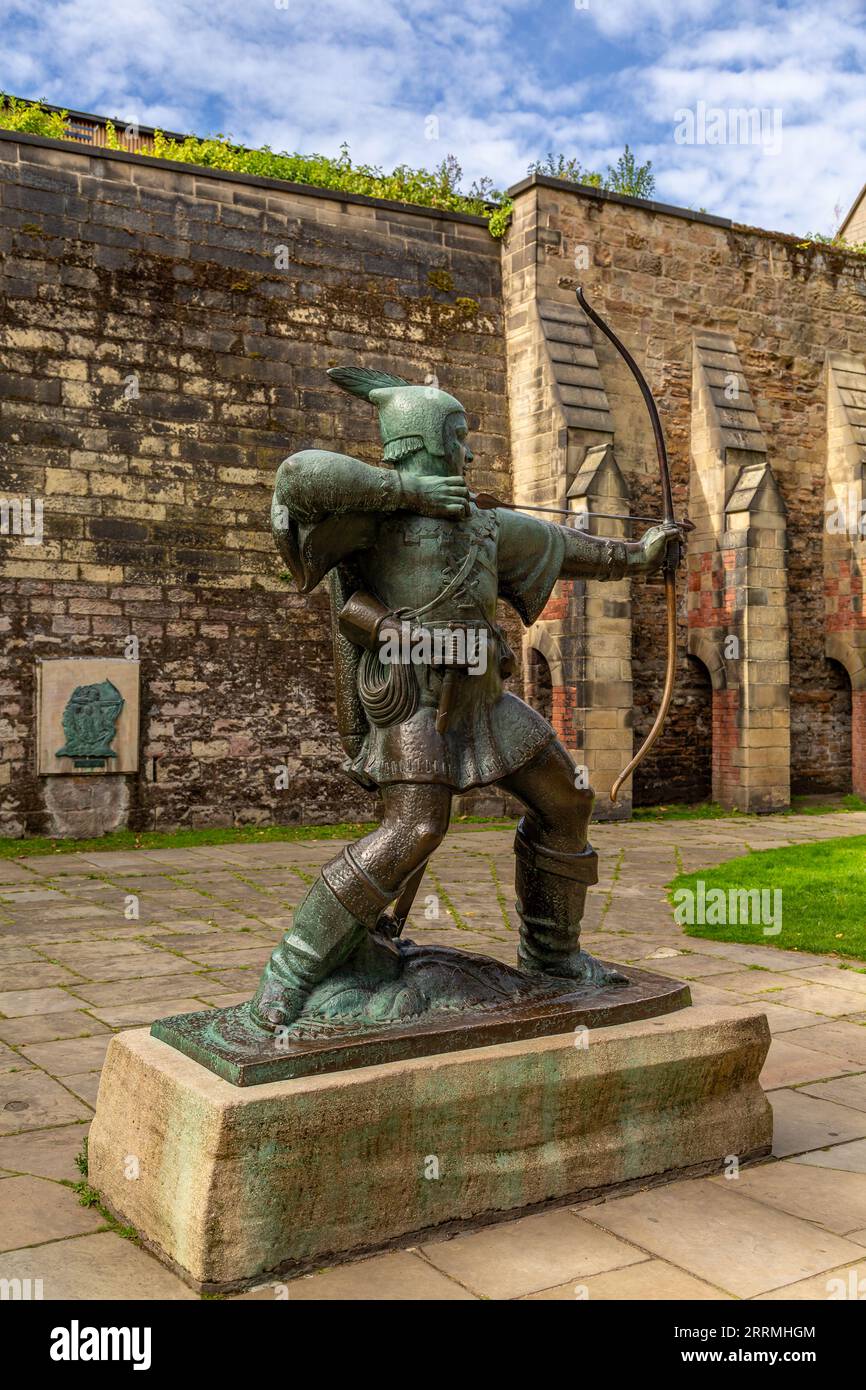 Statue of Robin Hood at Nottingham Castle, UK Stock Photo - Alamy