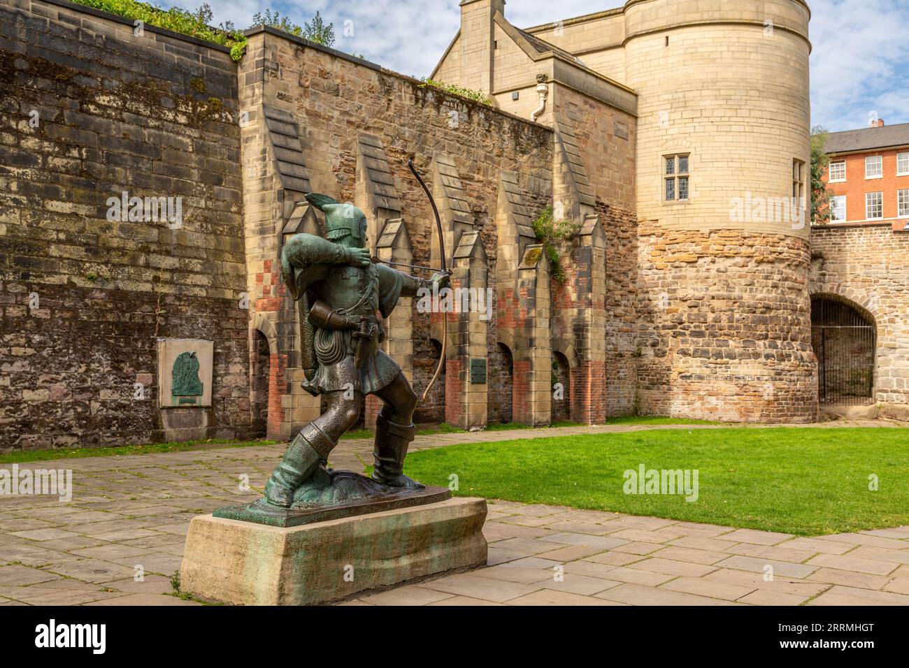Statue of Robin Hood at Nottingham Castle, UK Stock Photo - Alamy