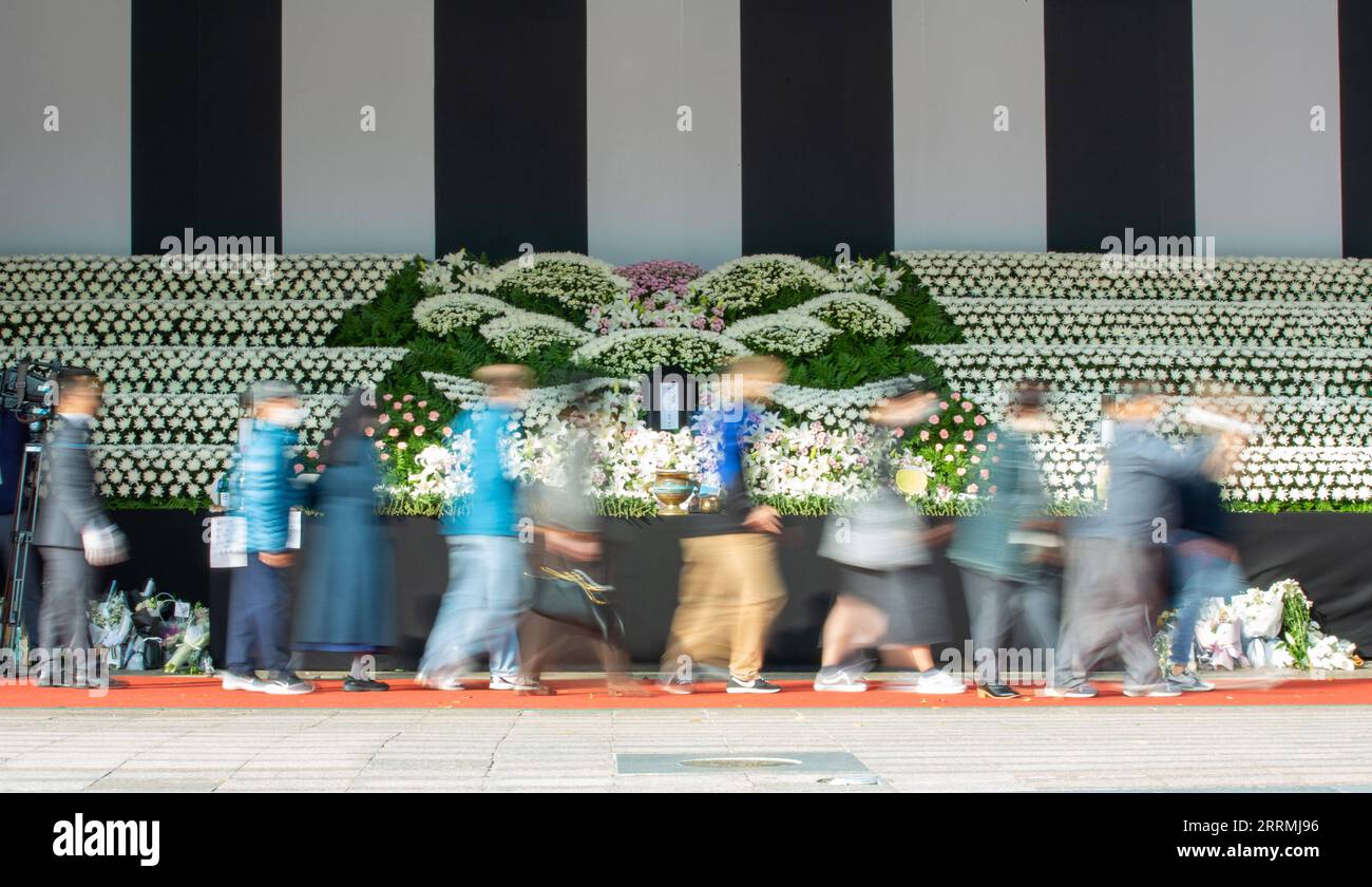 221101 -- SEOUL, Nov. 1, 2022 -- People mourn at a mourning altar set ...