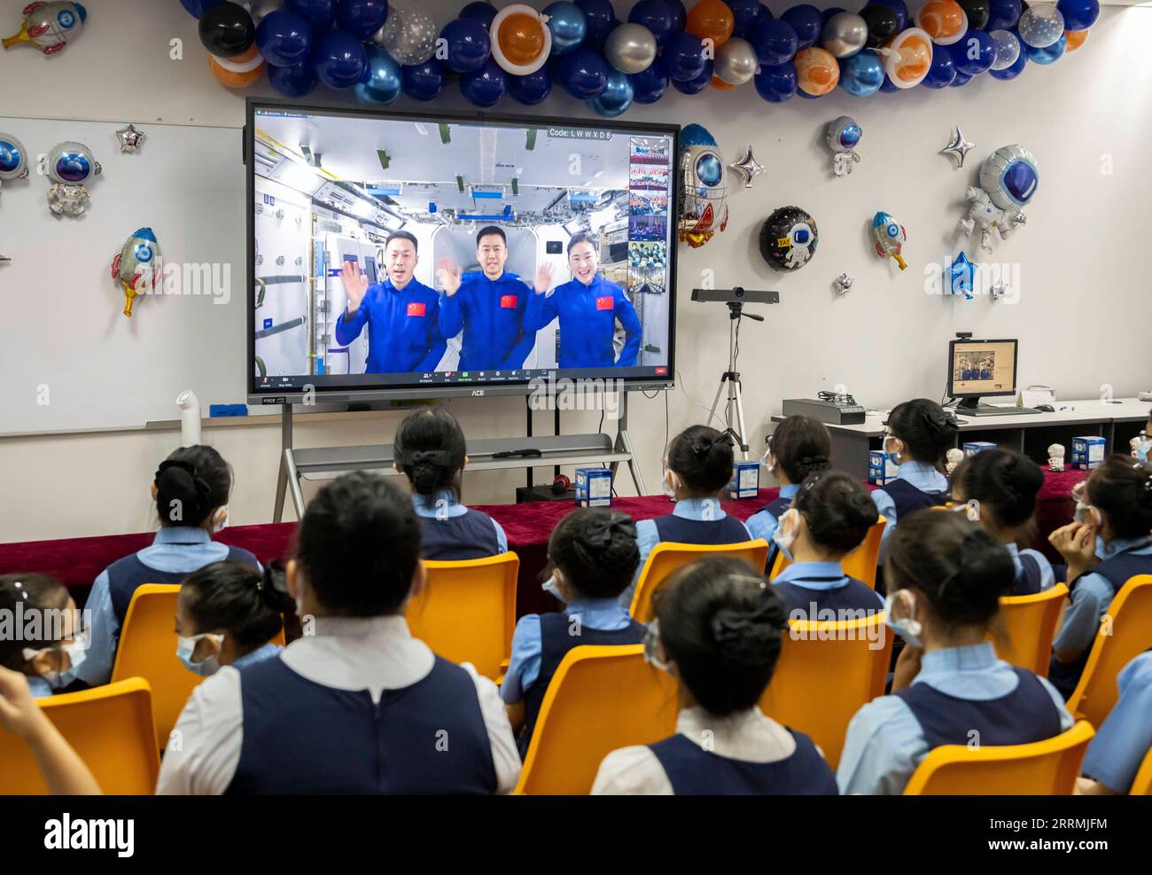 221102 -- KUALA LUMPUR, Nov. 2, 2022 -- Students participate in the Talk With Taikonauts event ...