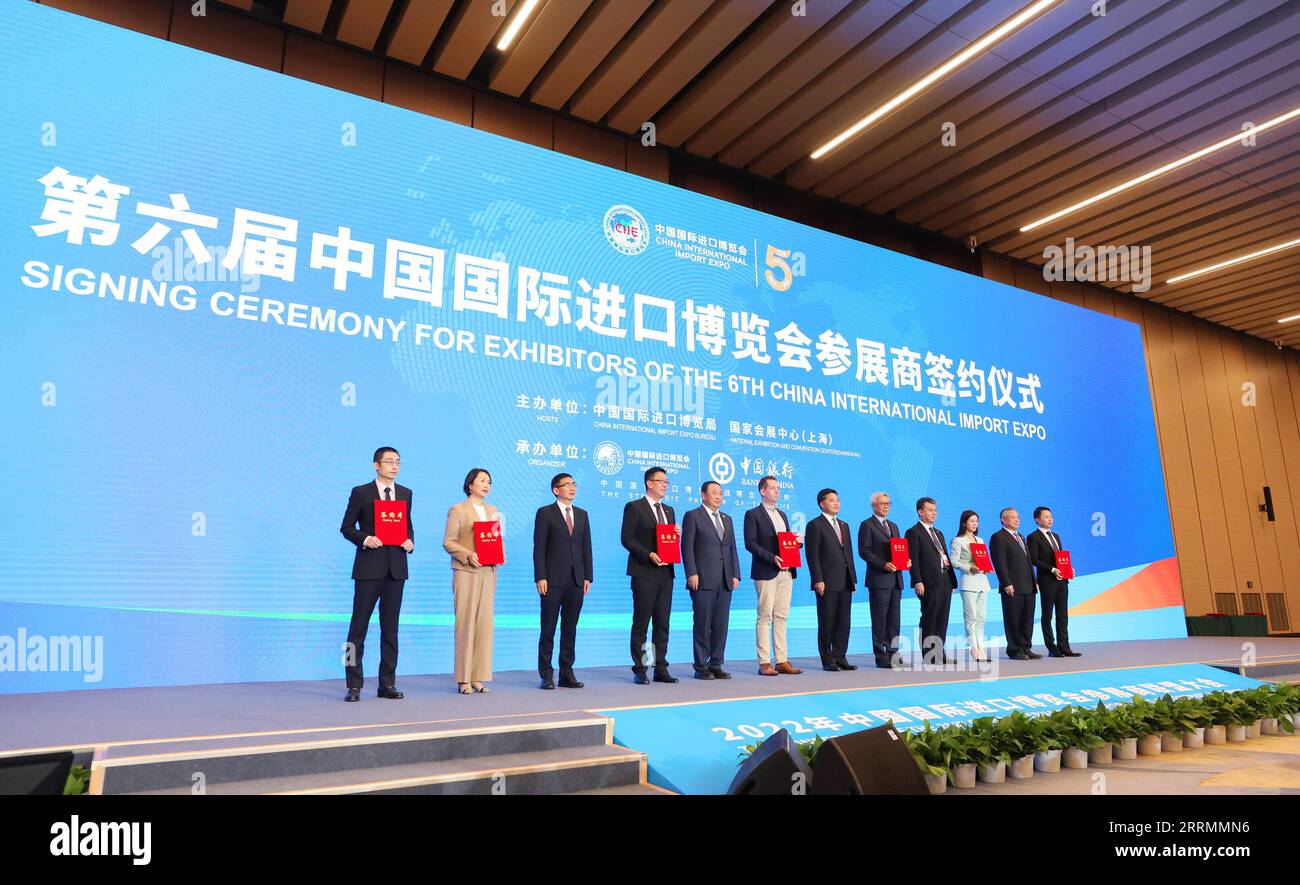 China shanghai cie signing hi-res stock photography and images - Alamy