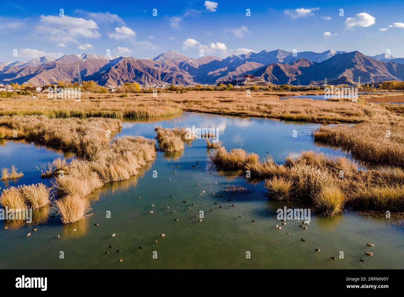 221107 -- LHASA, Nov. 7, 2022 -- This aerial photo taken on Nov. 5 ...