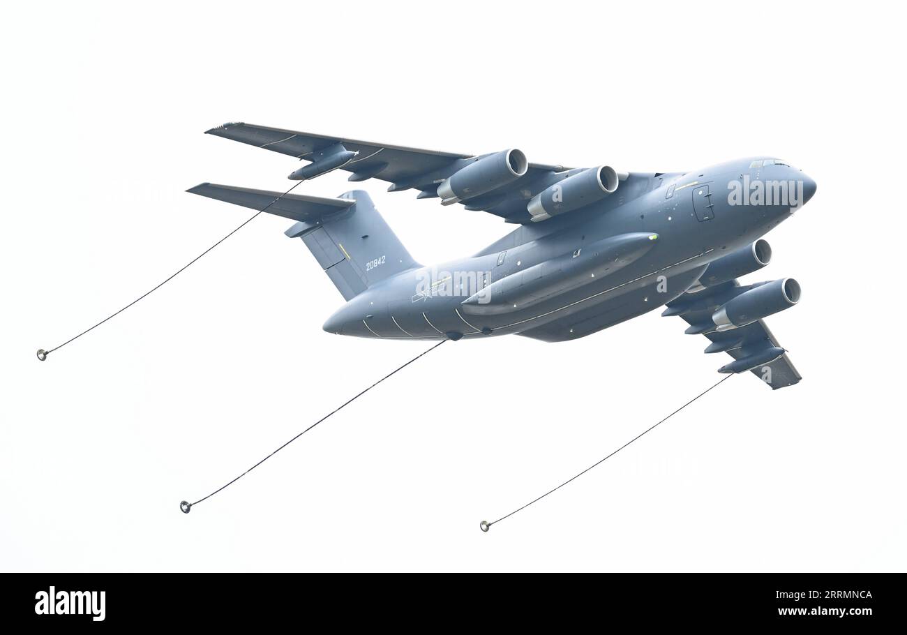 221108 -- ZHUHAI, Nov. 8, 2022 -- A YU-20 tanker aircraft is seen ...
