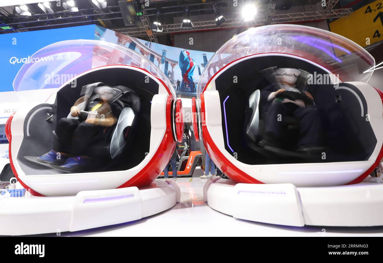 8 capsules hi-res stock photography and images - Alamy