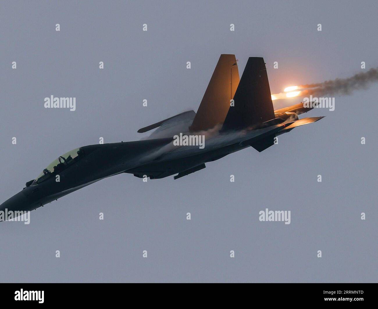 China j 16 fighter jet hi-res stock photography and images - Alamy