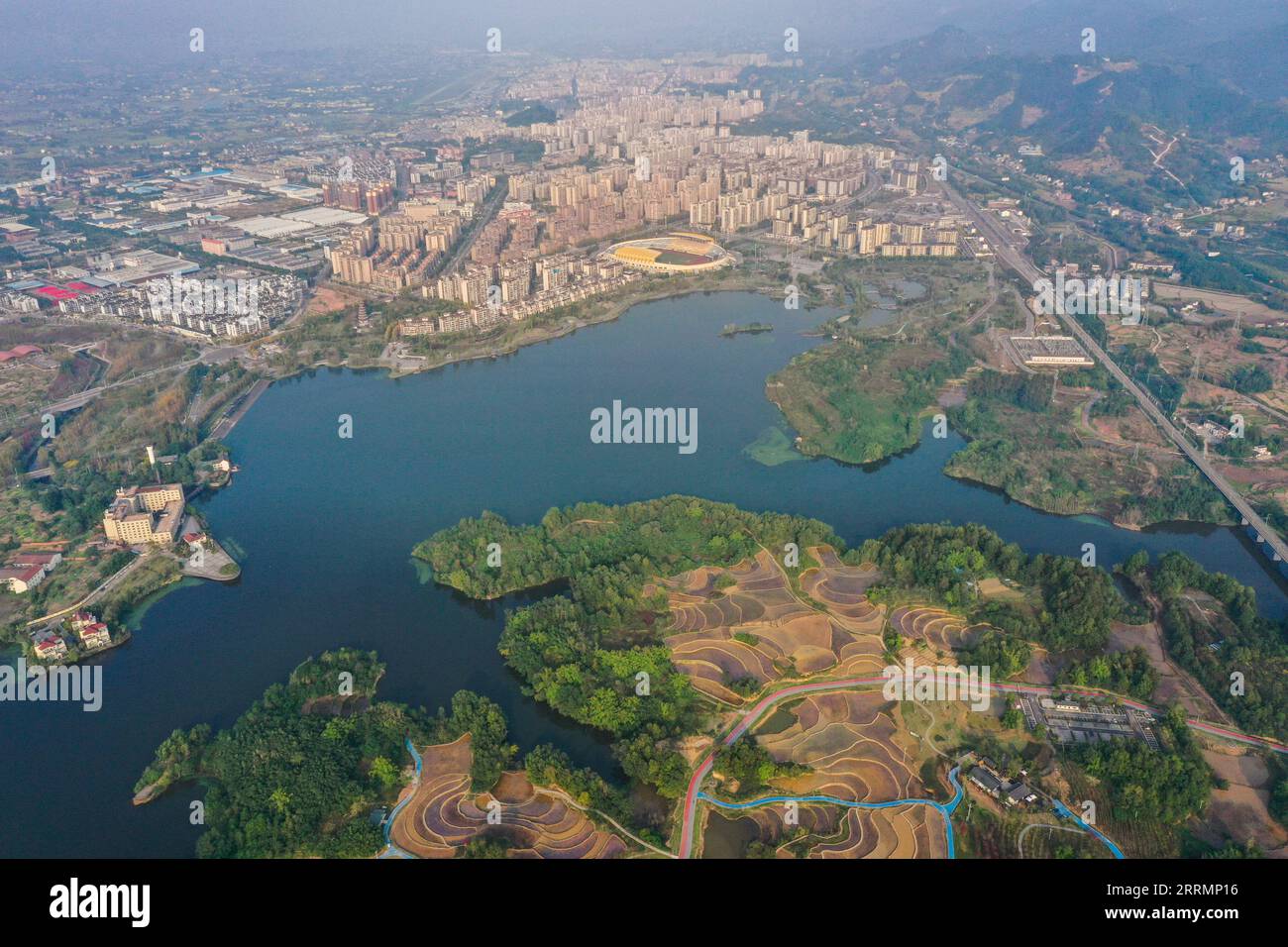 221109 -- CHONGQING, Nov. 9, 2022 -- This aerial photo taken on Nov. 7 ...