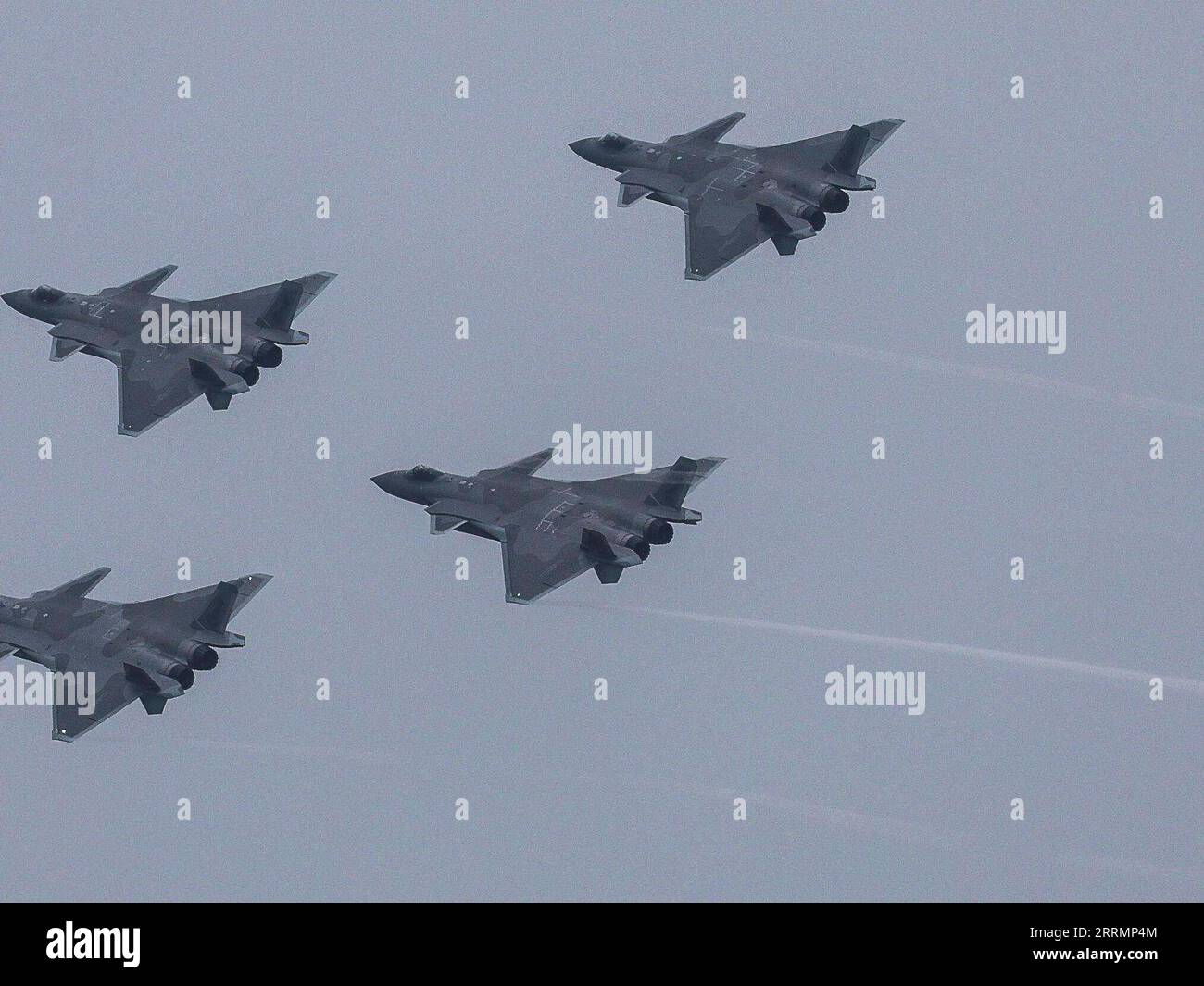 221108 -- ZHUHAI, Nov. 8, 2022 -- J-20 stealth fighter jets perform in ...