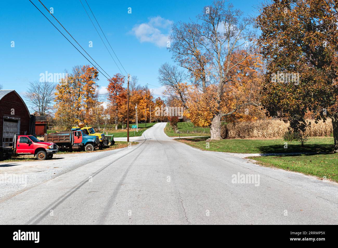 American country road hi-res stock photography and images - Alamy