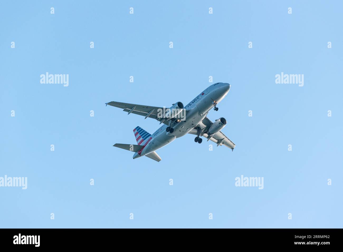 American Airlines Airbus A320 flies overhead on approach to Boston ...