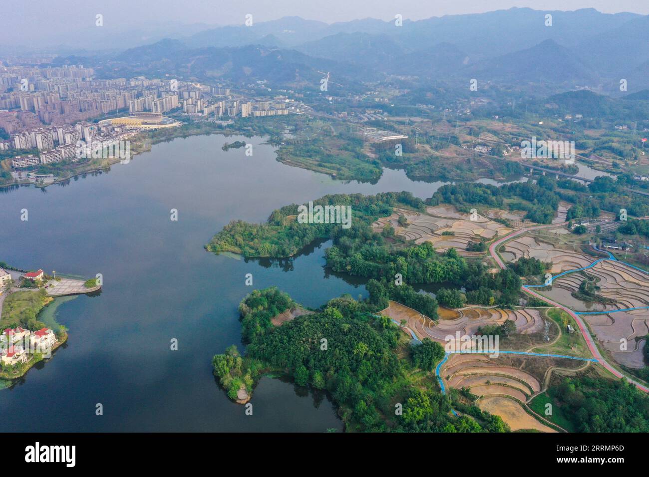 221109 -- CHONGQING, Nov. 9, 2022 -- This aerial photo taken on Nov. 7 ...