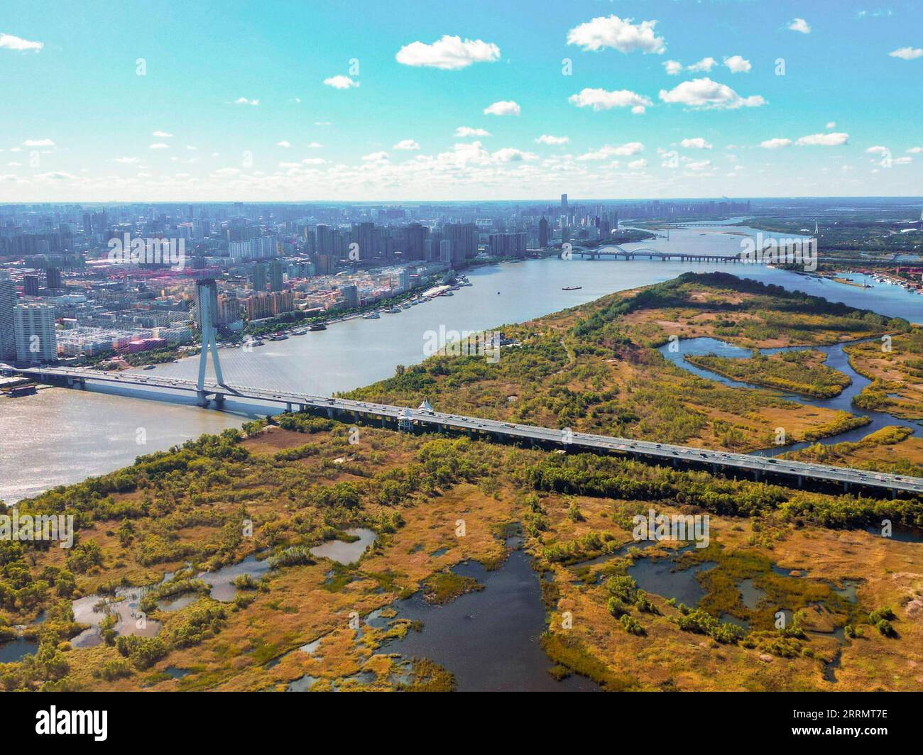 221113 -- HARBIN, Nov. 13, 2022 -- This aerial photo taken on Oct. 4 ...