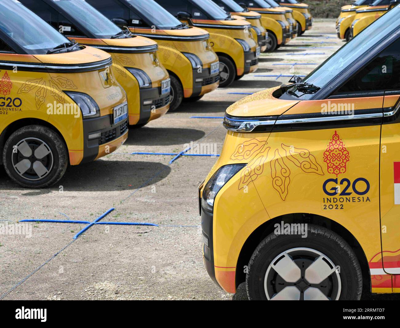 221114 -- BALI, Nov. 14, 2022 -- Wuling Air EVs are pictured at a ...