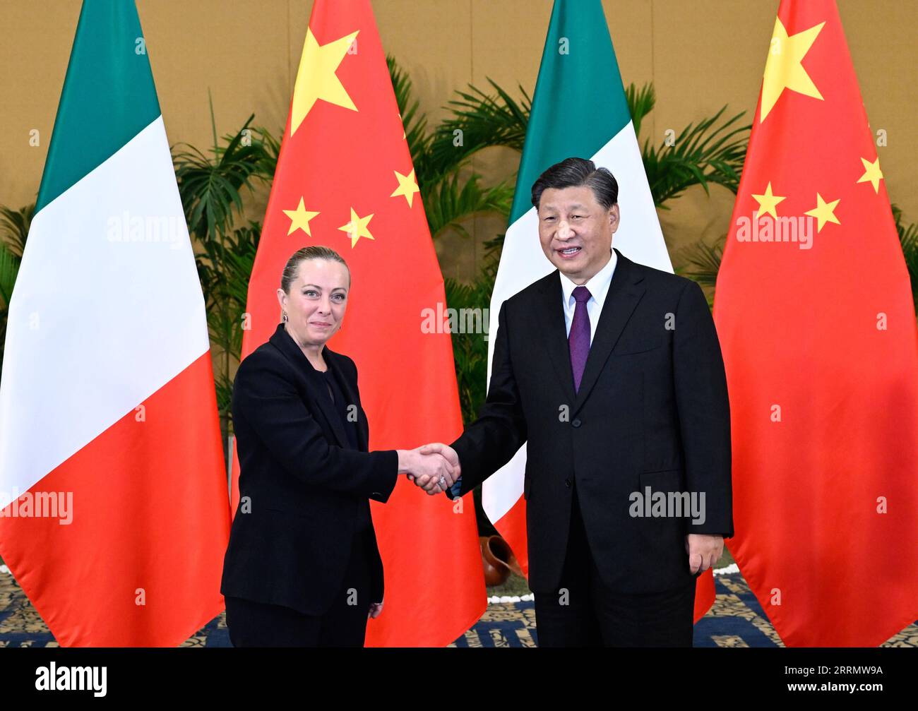 221116 -- BALI, Nov. 16, 2022 -- Chinese President Xi Jinping meets ...