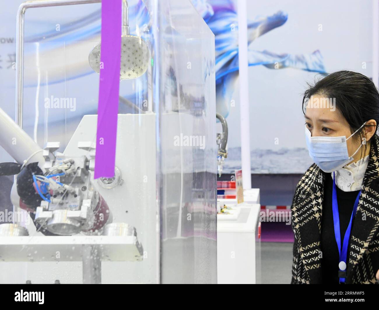 Flexible robot hi-res stock photography and images - Alamy