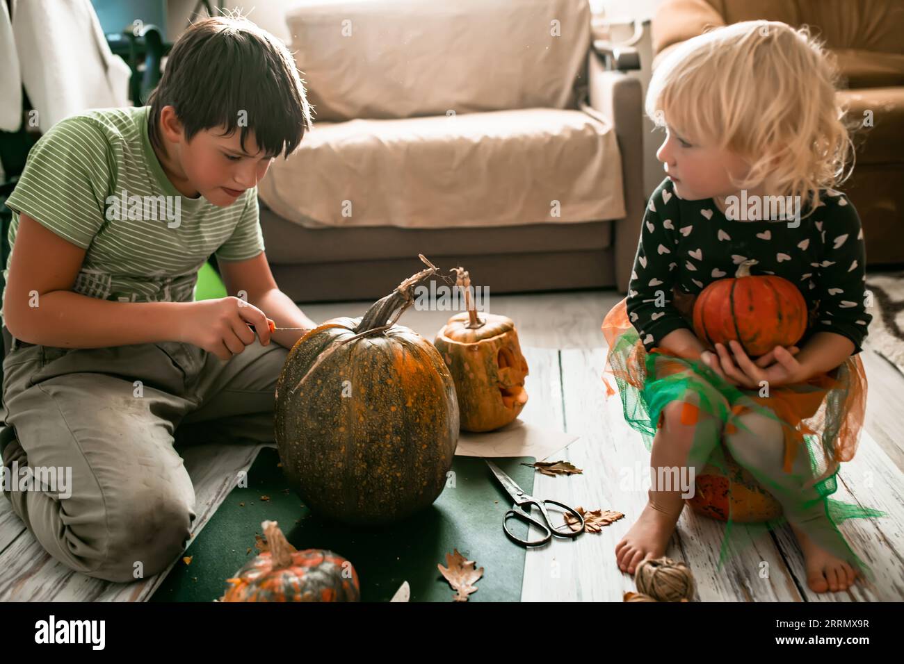 Carving process hi-res stock photography and images - Alamy