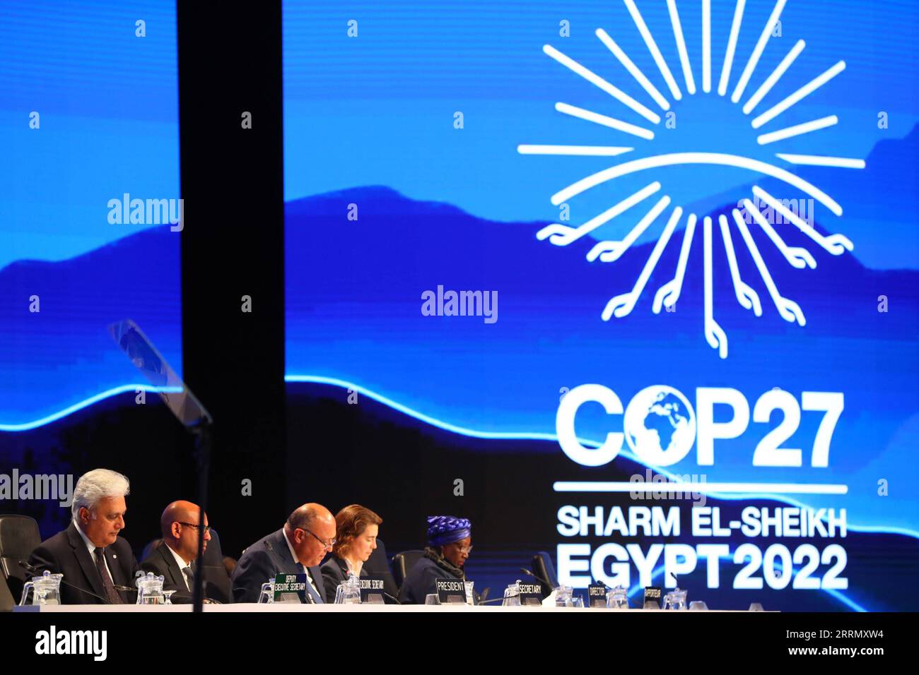 El sheikh cop27 conclusion hi-res stock photography and images - Alamy