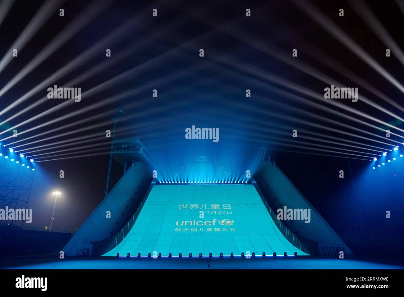 Sday buildings lighting hi-res stock photography and images - Alamy