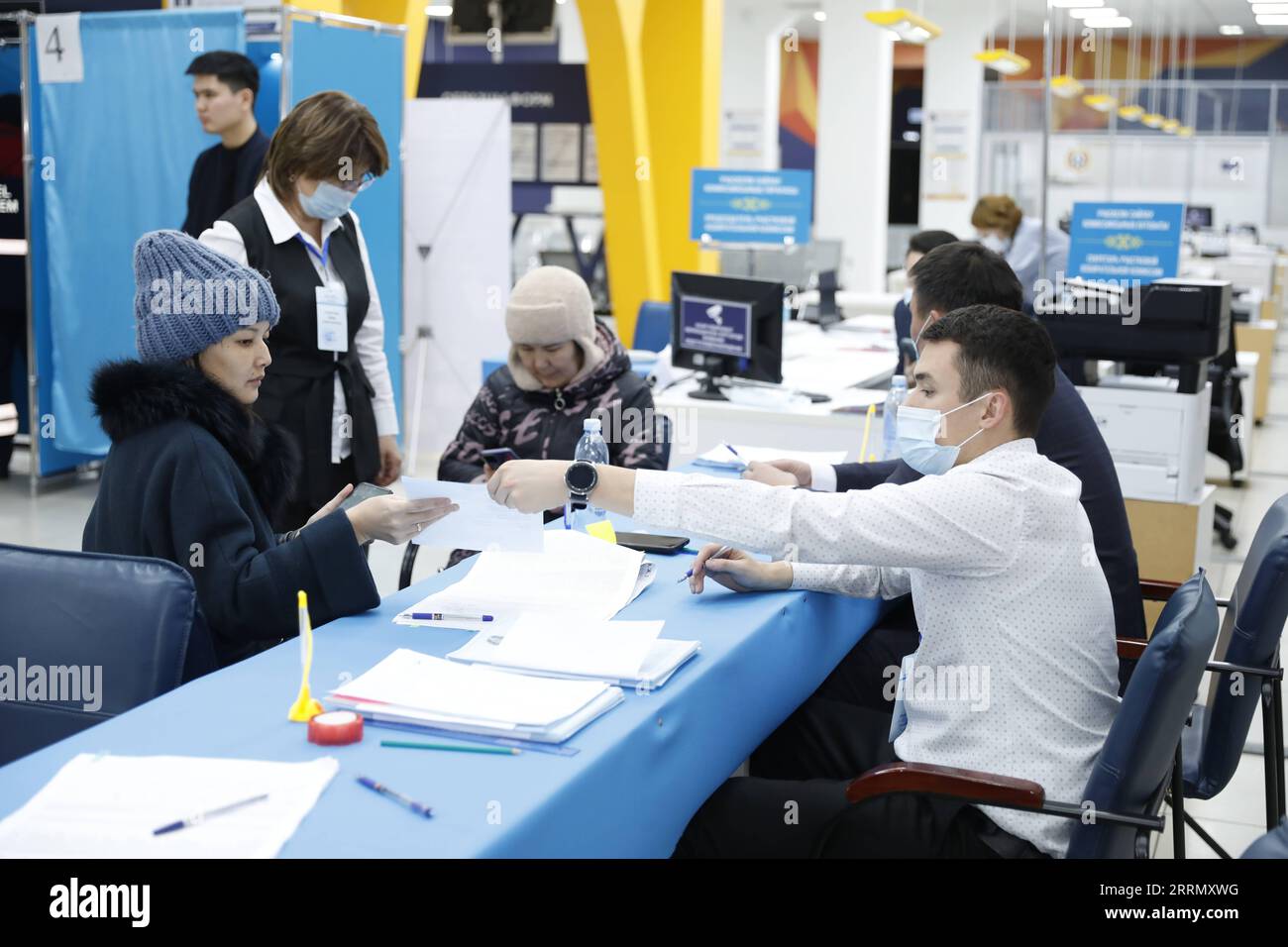 Asian cast ballot hi-res stock photography and images - Alamy