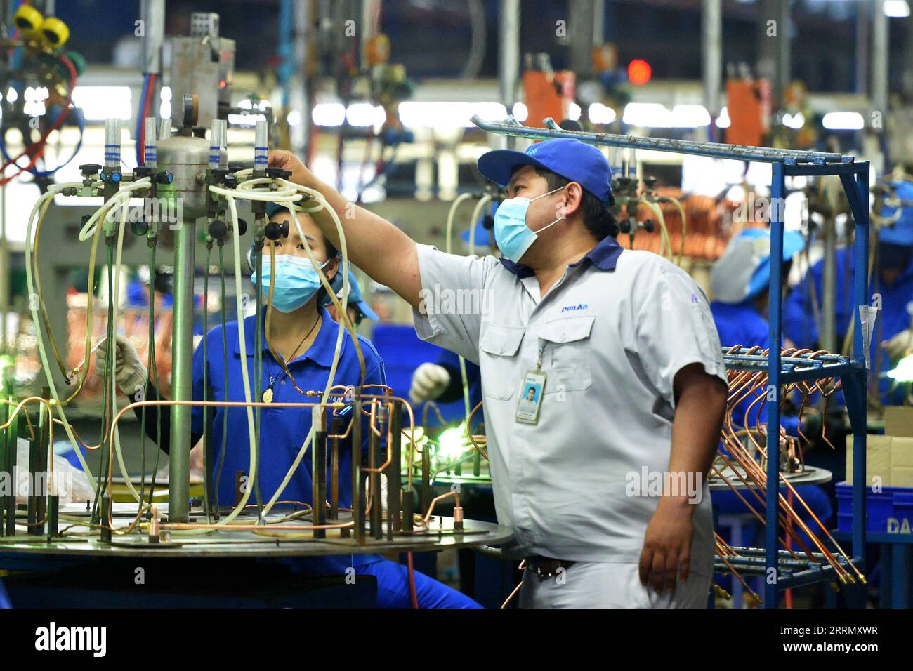 221120 -- RAYONG, Nov. 20, 2022 -- Natawut Lorboon works at the ...