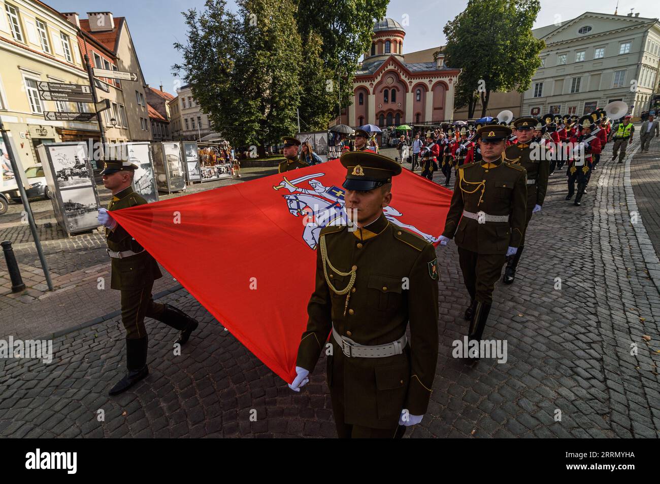 Soldiers of the honor guard company carry the historical flag of ...