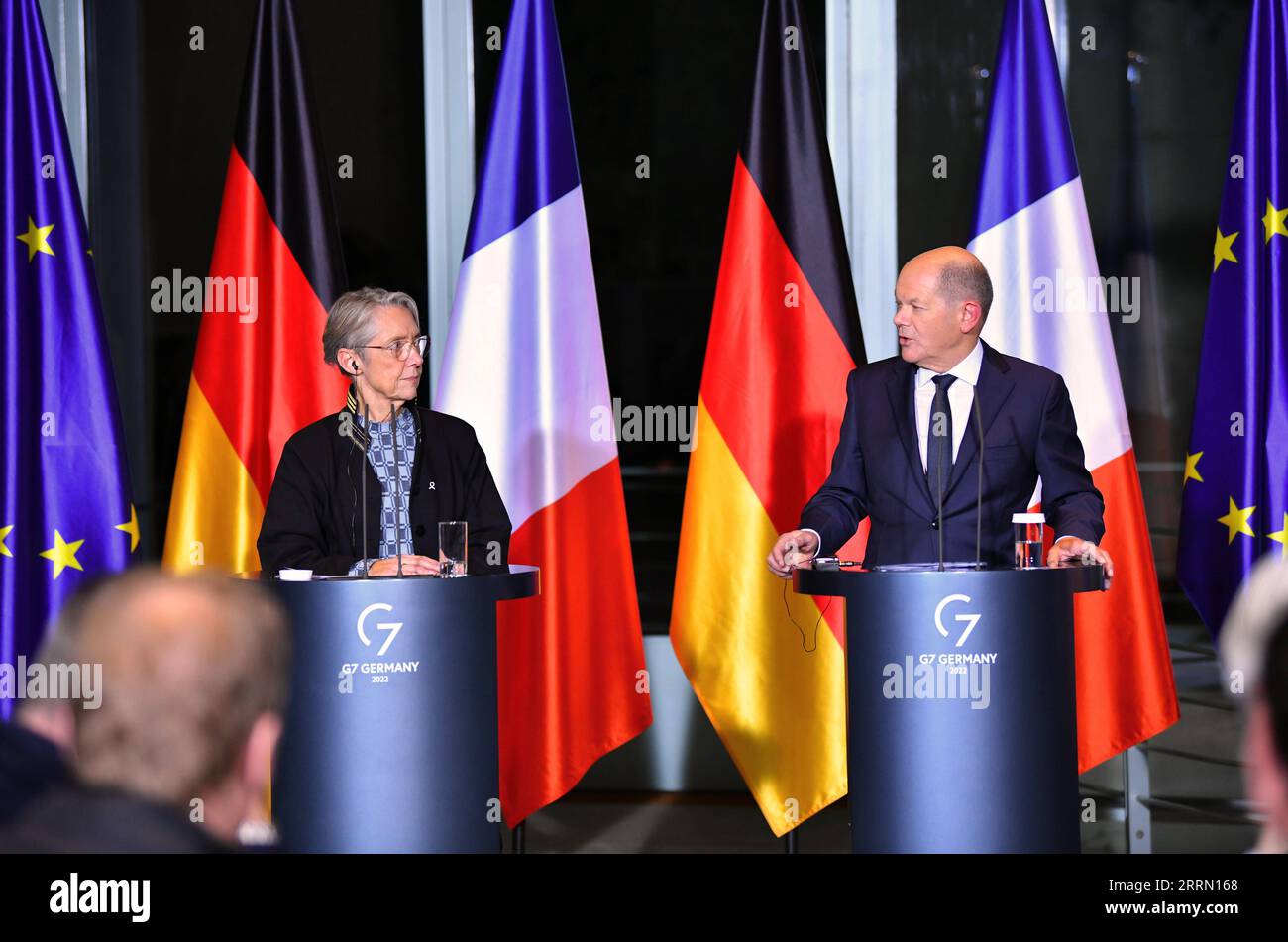 221126 -- BERLIN, Nov. 26, 2022 -- German Chancellor Olaf Scholz R ...