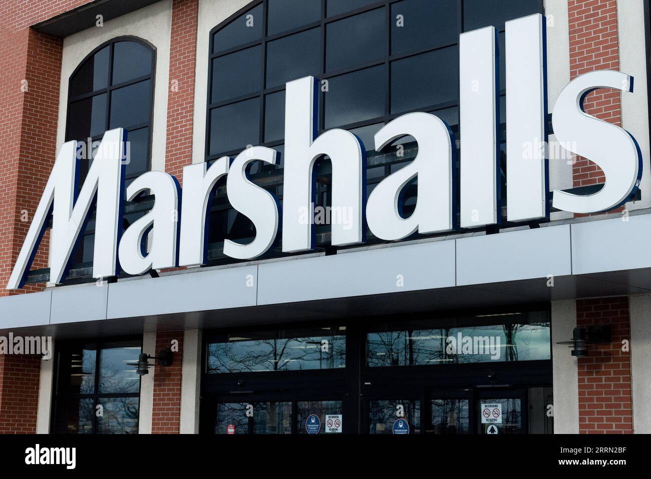 Logo sign outside marshalls hi-res stock photography and images - Alamy