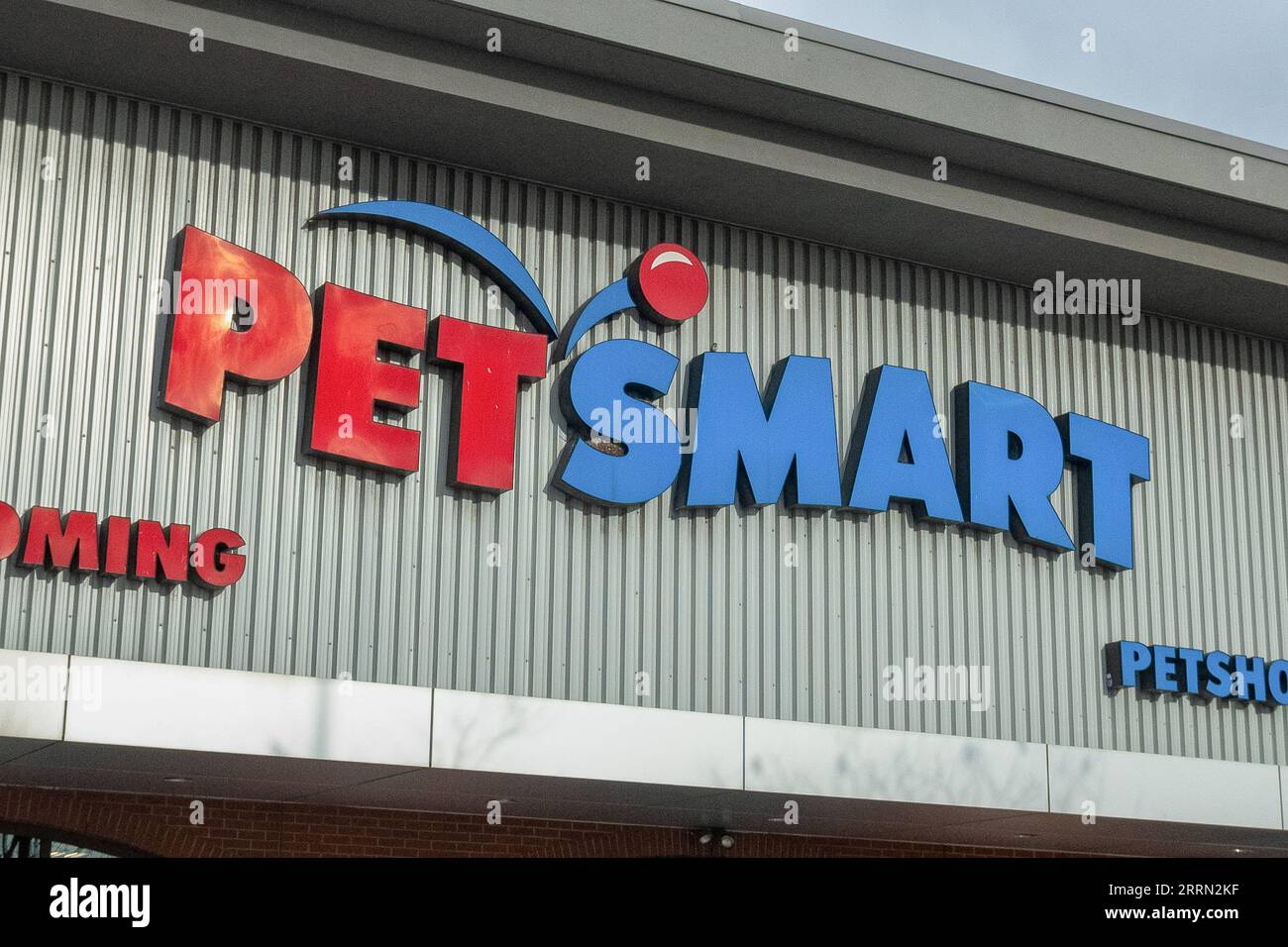 Pet smart logo hi-res stock photography and images - Alamy