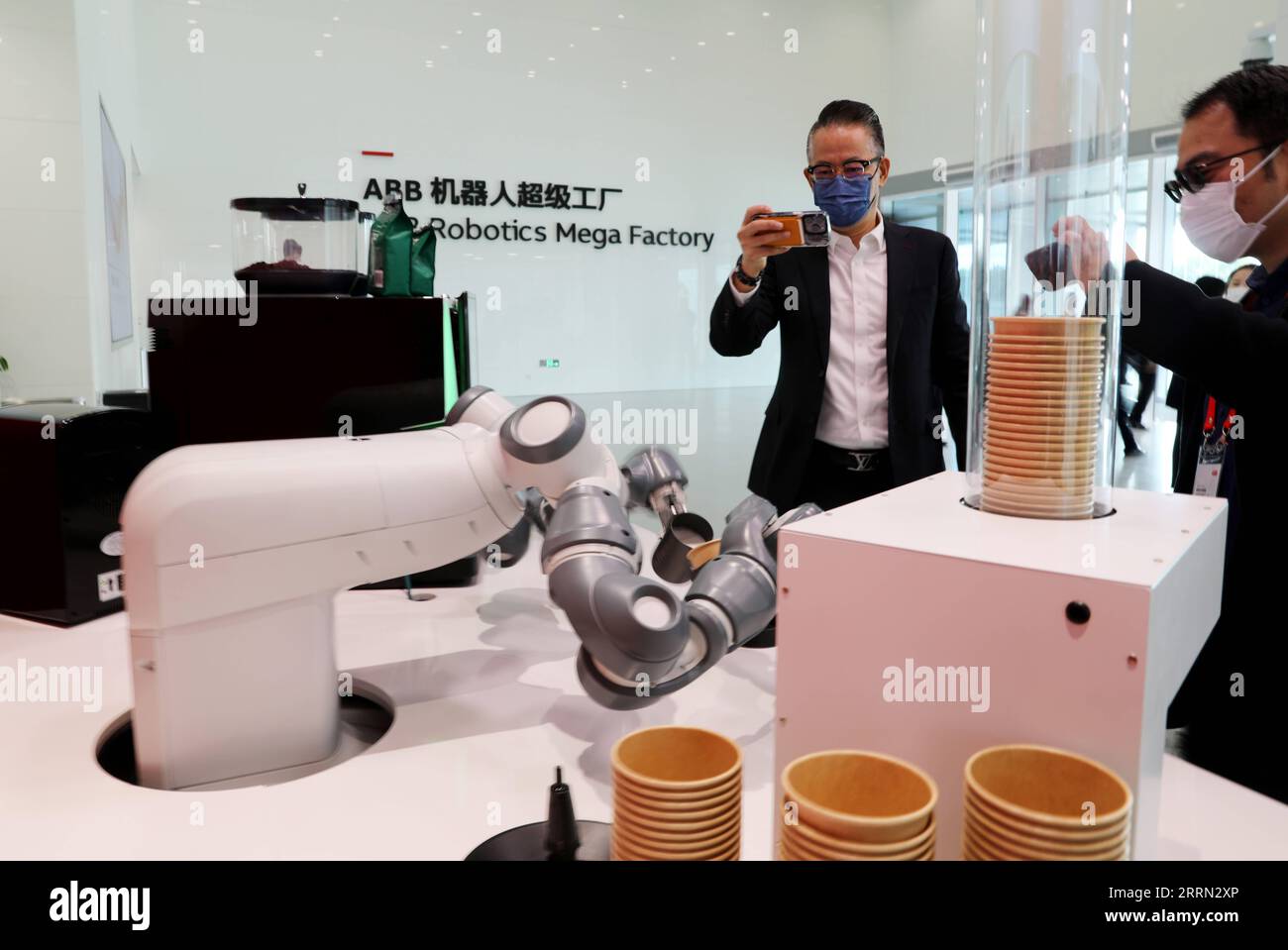 221202 -- SHANGHAI, Dec. 2, 2022 -- A robot makes coffee for visitors at the ABB Robotics Mega ...