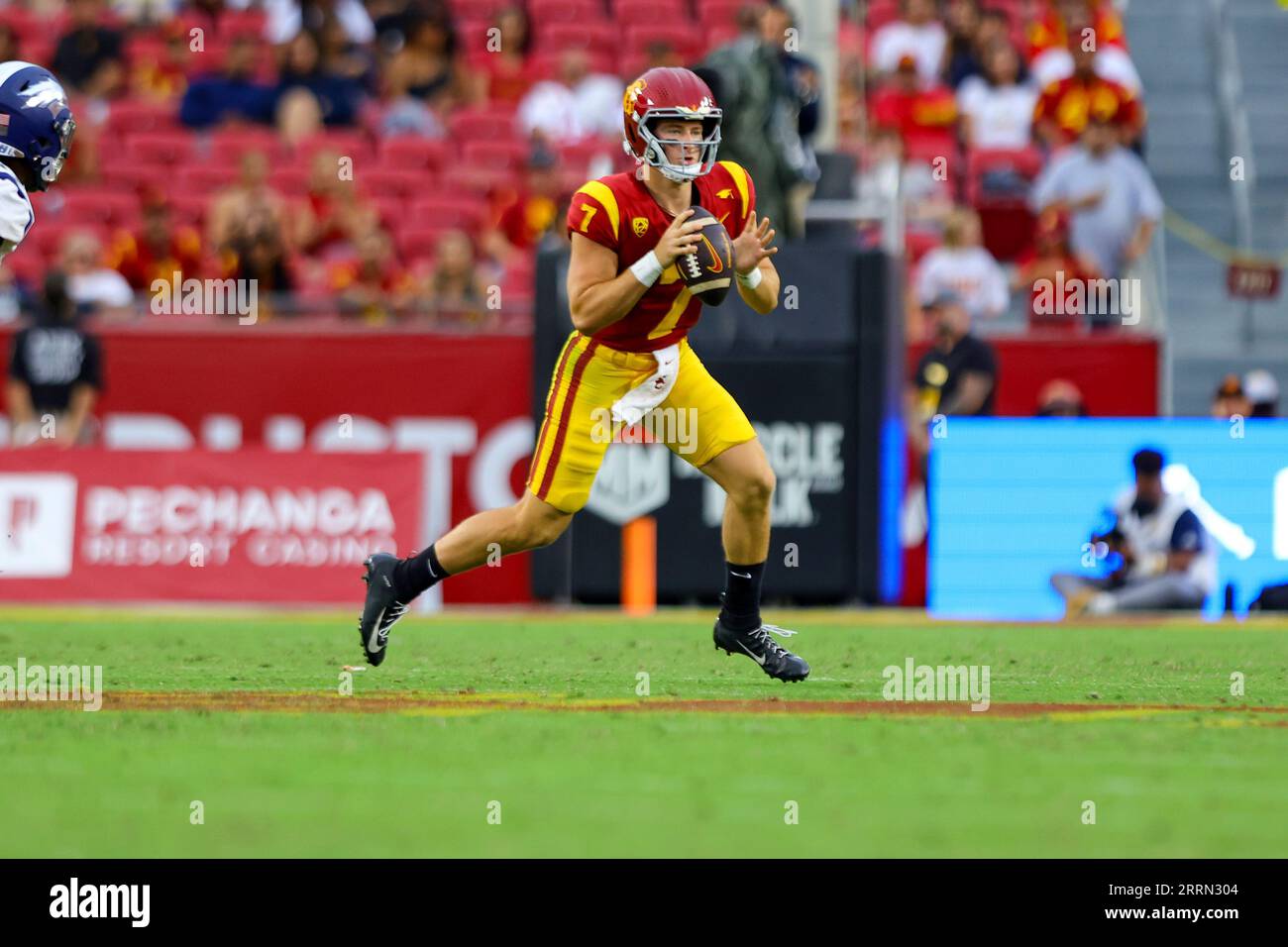 LOS ANGELES, CA - SEPTEMBER 02: USC Trojans quarterback Miller Moss (7 ...
