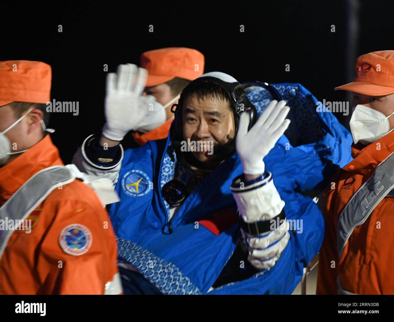 221204 -- DONGFENG LANDING SITE, Dec. 4, 2022 -- Astronaut Chen Dong is ...