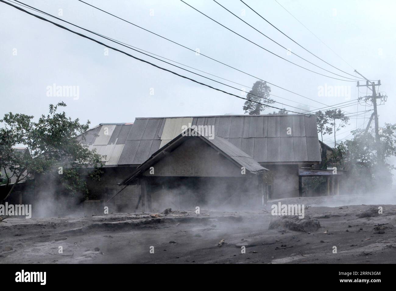 House after volcanic eruption hi-res stock photography and images - Alamy