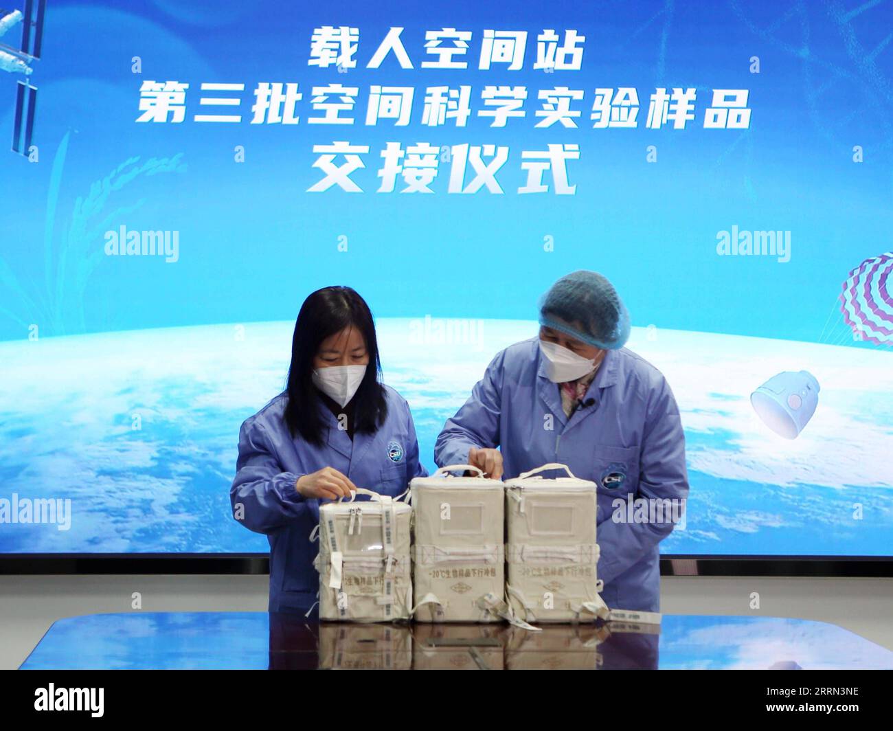 Eyesonscichina life cycle hi-res stock photography and images - Alamy