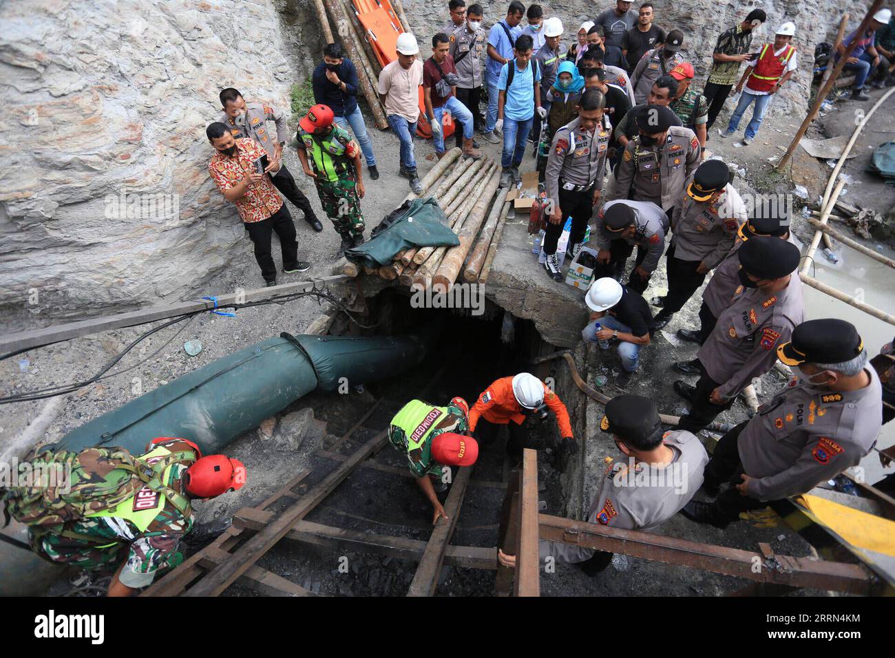 Sumatra coal mine hi-res stock photography and images - Alamy