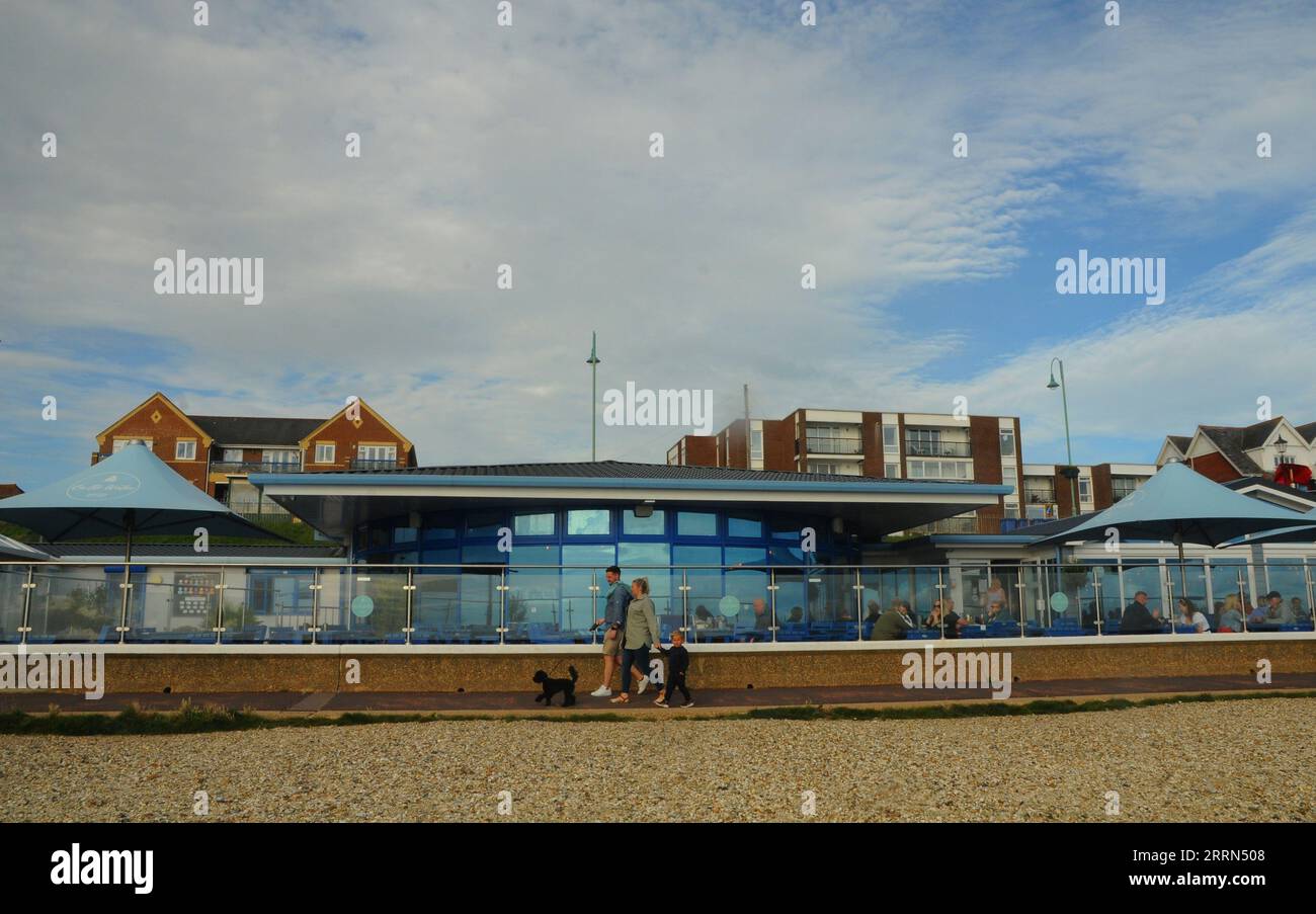 ON THE WATER RESTAURANT AT LEE ON THE SOLENT. PIC MIKE WALKER 2023 ...