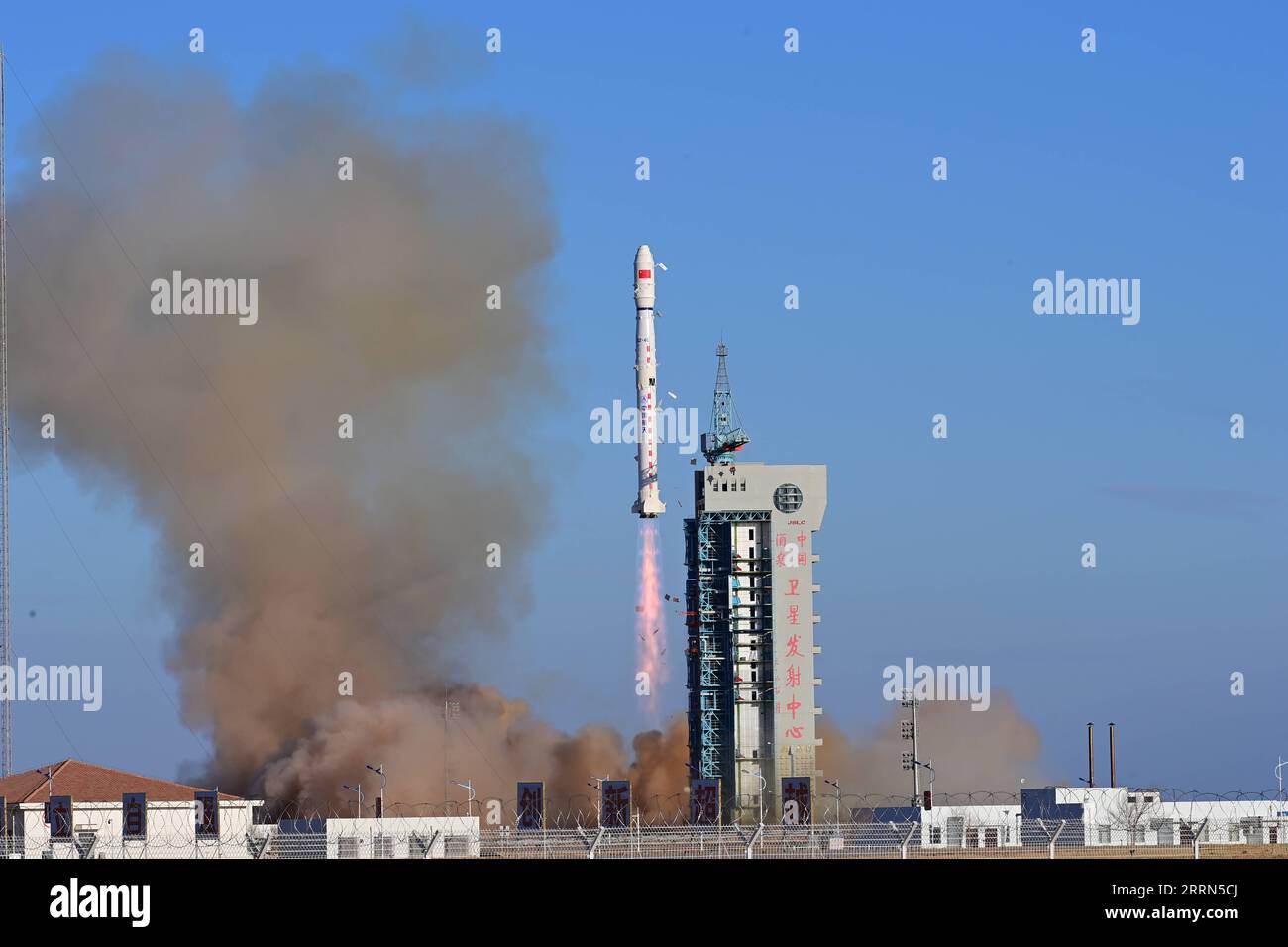 221212 -- JIUQUAN, Dec. 12, 2022 -- A Long March-4C rocket carrying ...