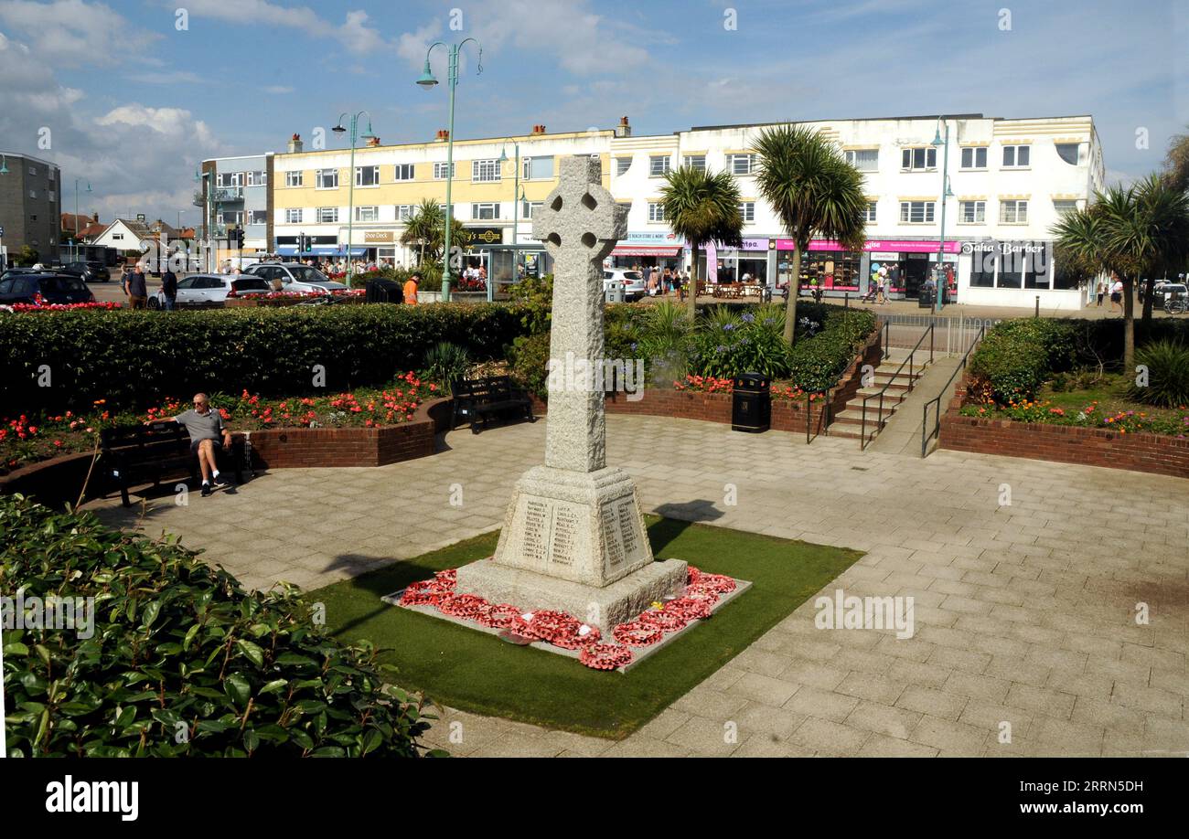 FIRST WORLD WAR WAR MEMORIAL,MARINE PARADE, LEE ON THE SOLENT, HANTS ...
