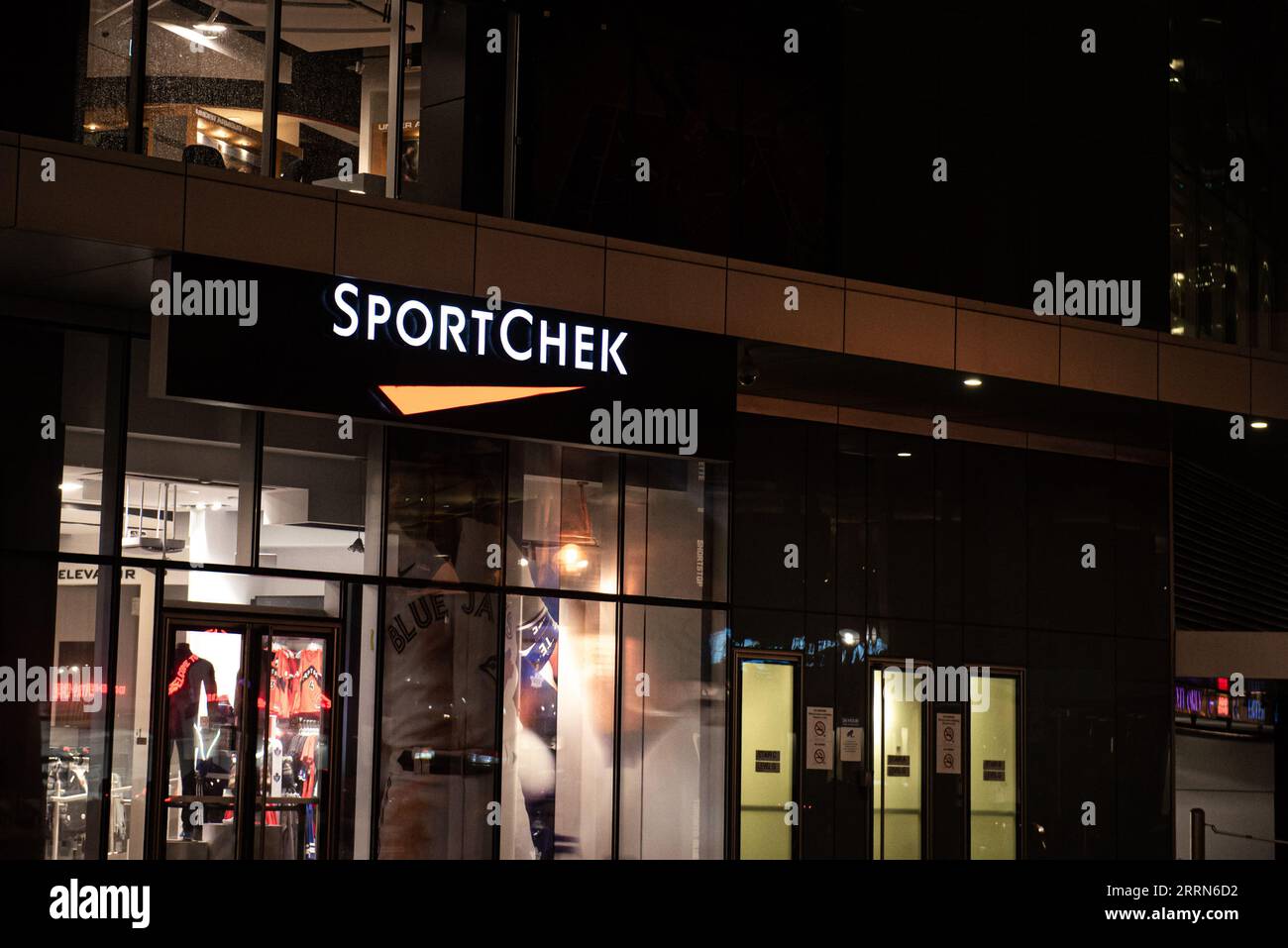 Sport chek logo hi-res stock photography and images - Alamy