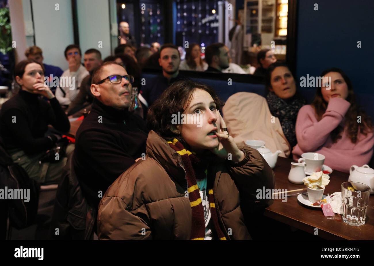 221219 -- PARIS, Dec. 19, 2022 -- Football fans watch the 2022 FIFA ...