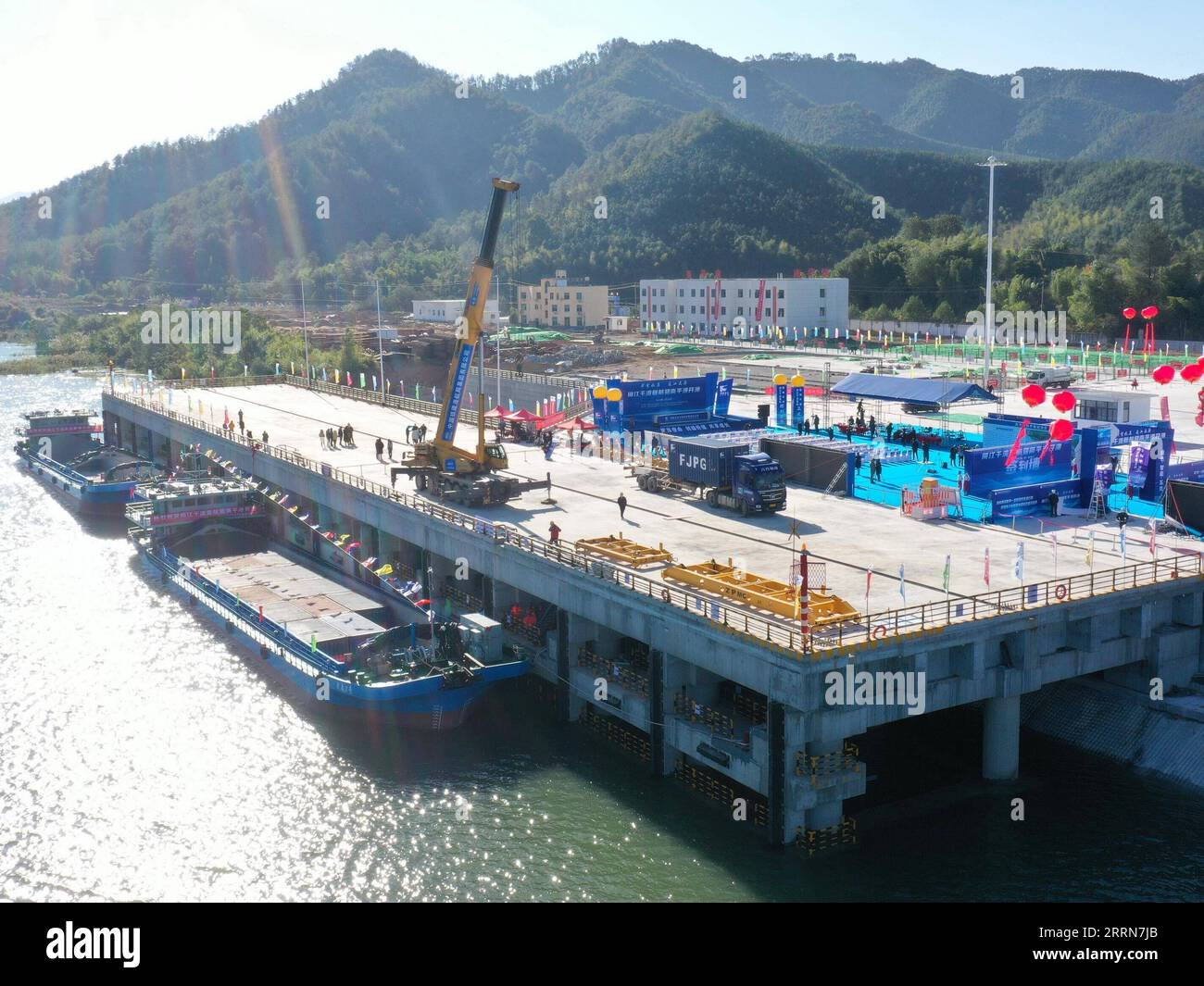 Aerial photo of containers hi-res stock photography and images - Alamy
