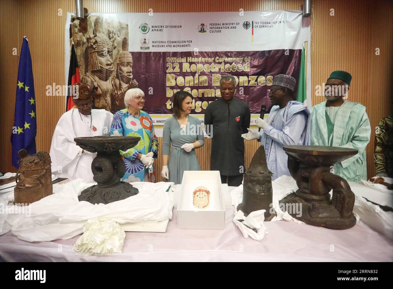 221221 -- ABUJA, Dec. 21, 2022 -- Officials from Germany and Nigeria attend a handover ceremony ...