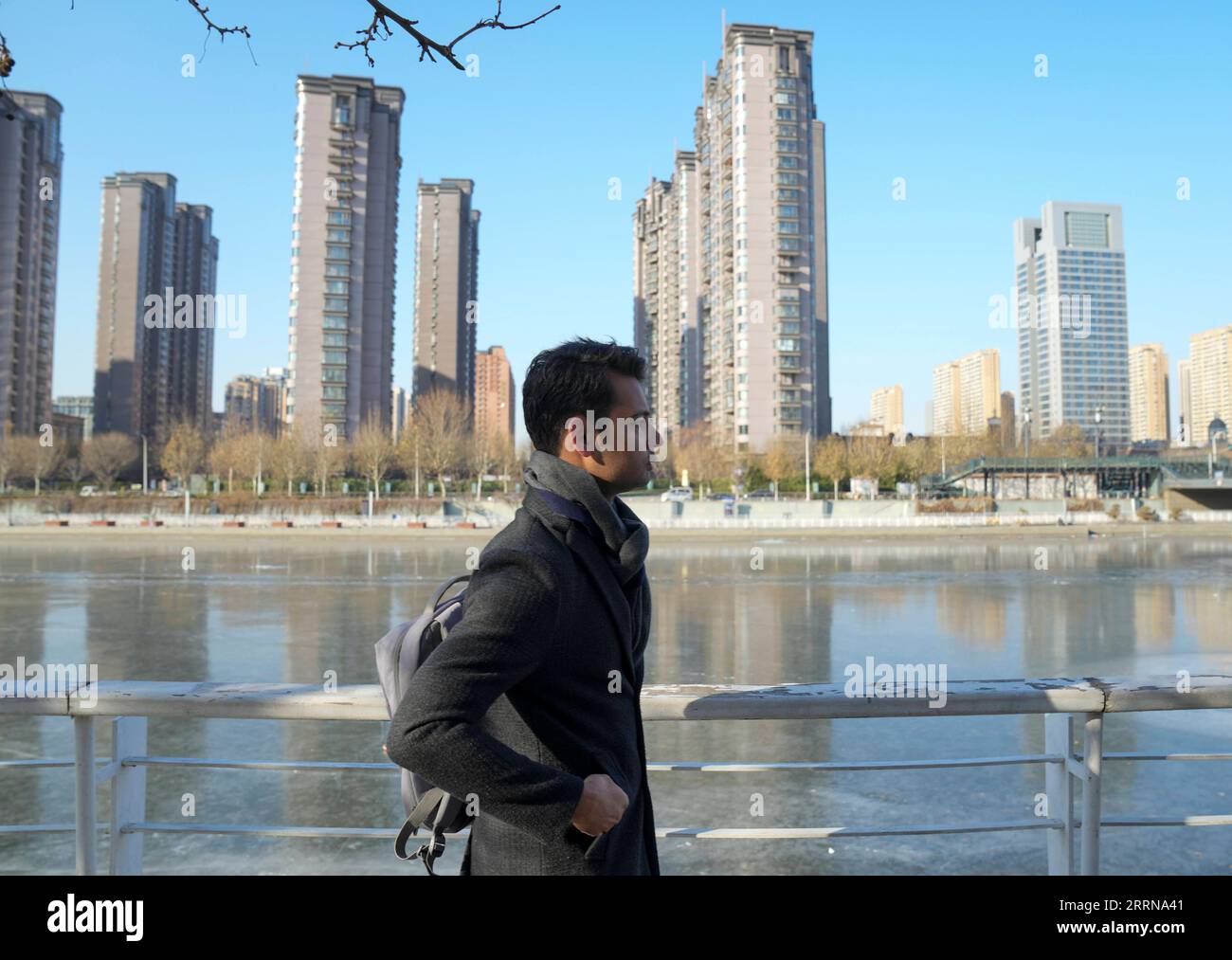 221227 -- TIANJIN, Dec. 27, 2022 -- Muhammad Nabil walks along Haihe ...