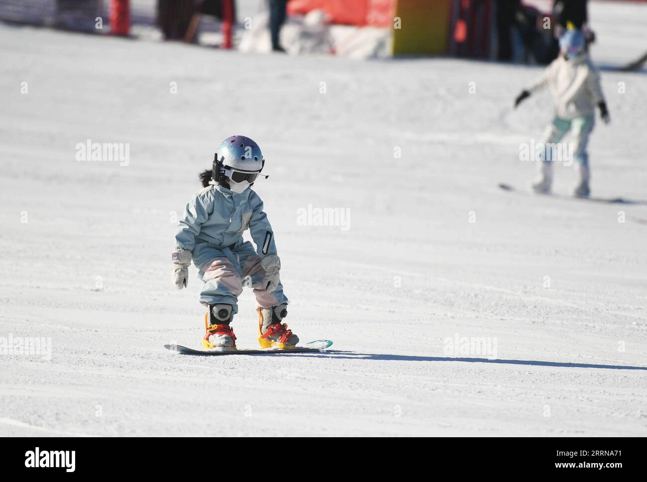 221228 -- BEIJING, Dec. 28, 2022 -- A child snowboards at a ski resort ...