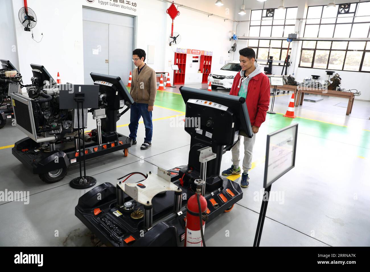 221227 -- CAIRO, Dec. 27, 2022 -- People receive training at the automobile application and ...