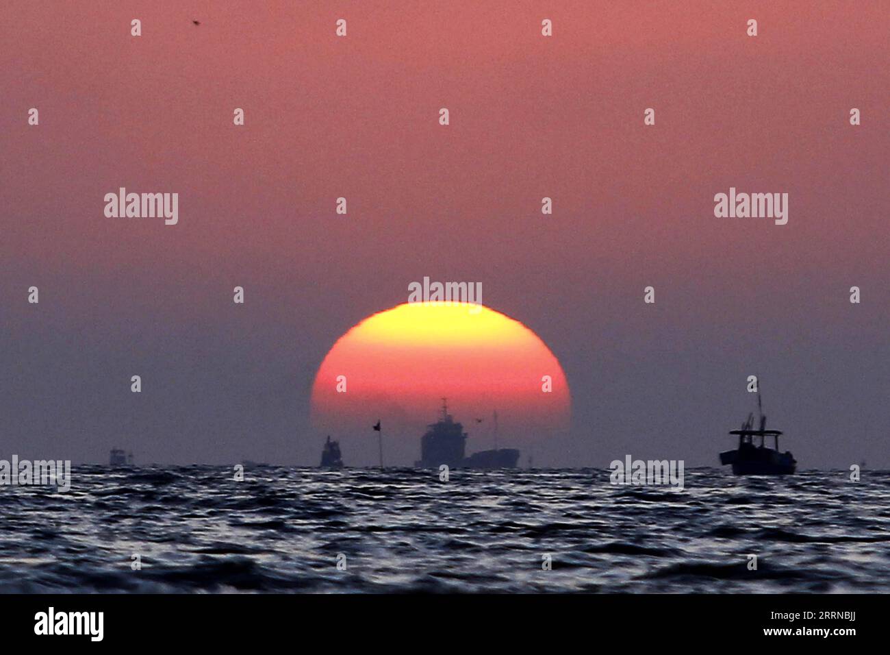 Karachi sunset hi-res stock photography and images - Alamy