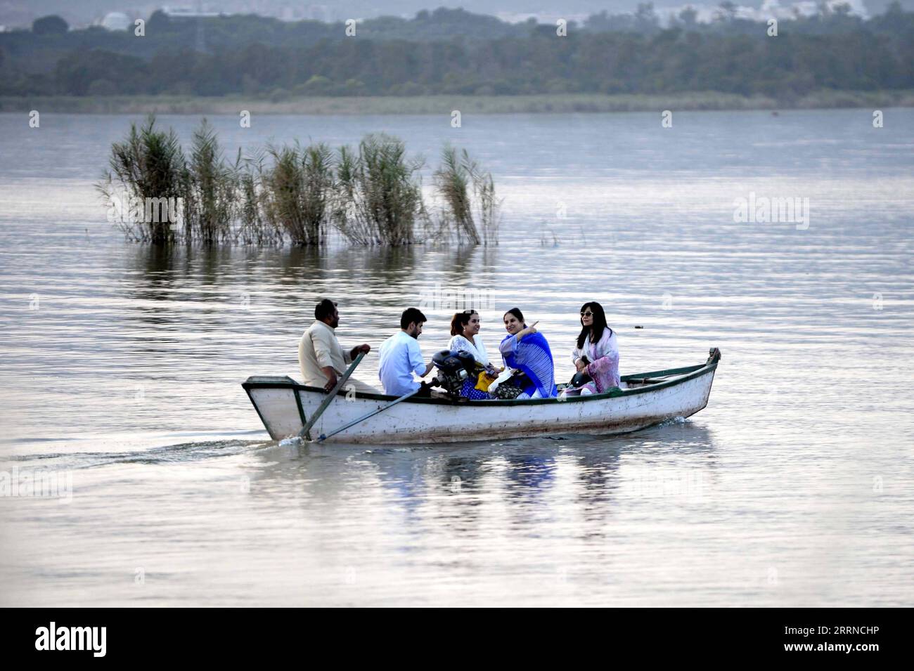 Pakistani boat hi-res stock photography and images - Alamy